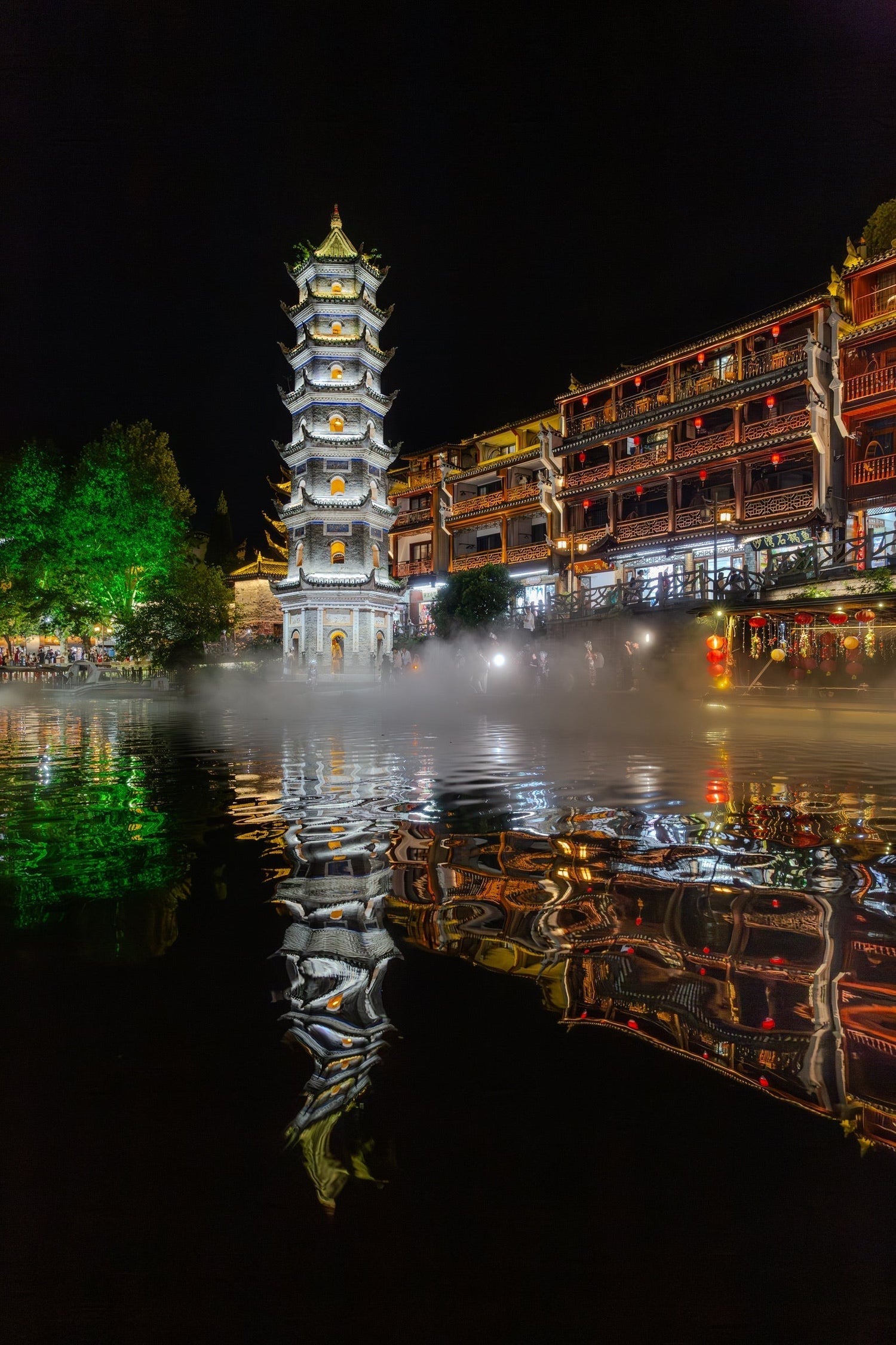 Fenghuang Ancient Town Guide: Where to Stay Quietly, Best Photo Spots ...